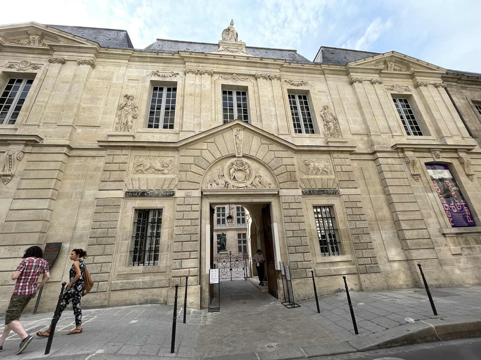 Musee De La Femme Paris